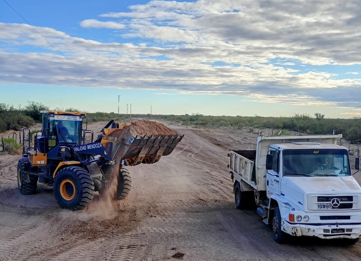 Vialidad Mendoza mejora 480 kilómetros de rutas ganaderas en General ...